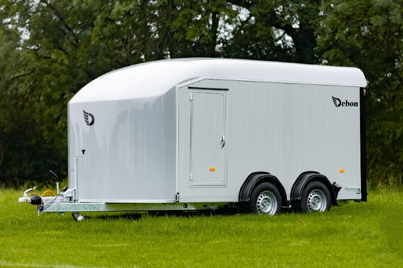 Debon Roadster 800 skaphenger med Pullman personbilfjæring